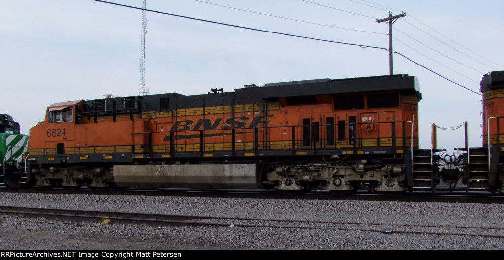 BNSF 6824